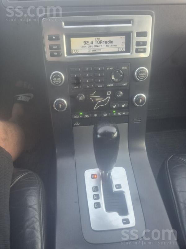 Violets Volvo V70 2007 Daugavpils, ar dzinēja tilpumu 2.40 L un nobraukumu 366 tūkst. km par 1800 €, foto 7 vietnē AUTOMOTO.COM.LV