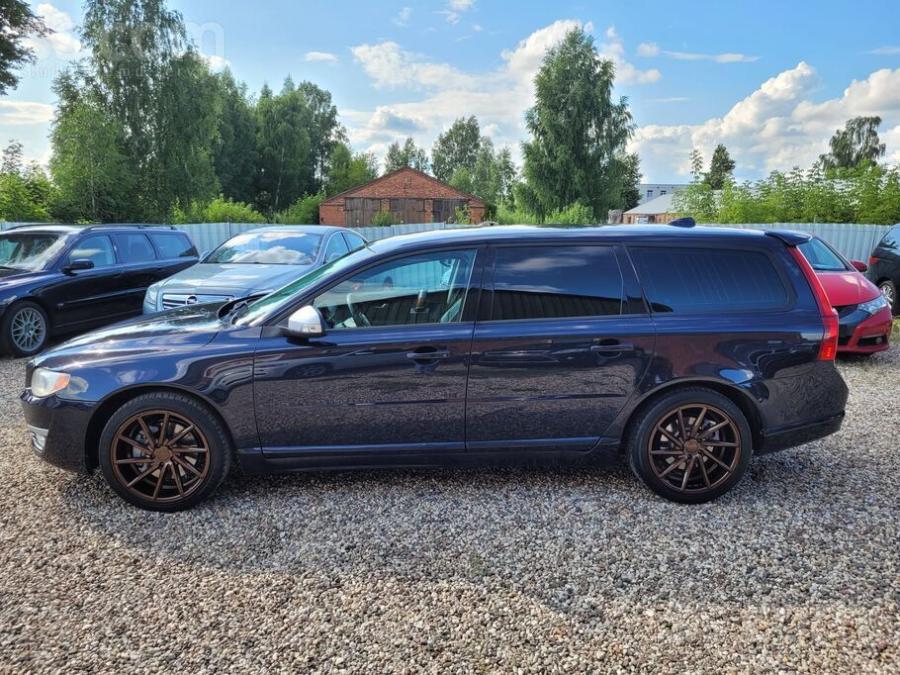 Violet Volvo V70 2007 in Daugavpils, with an engine capacity of 2.40 L and mileage of 389 thousand km for 3650 €, photo 3 on AUTOMOTO.COM.LV