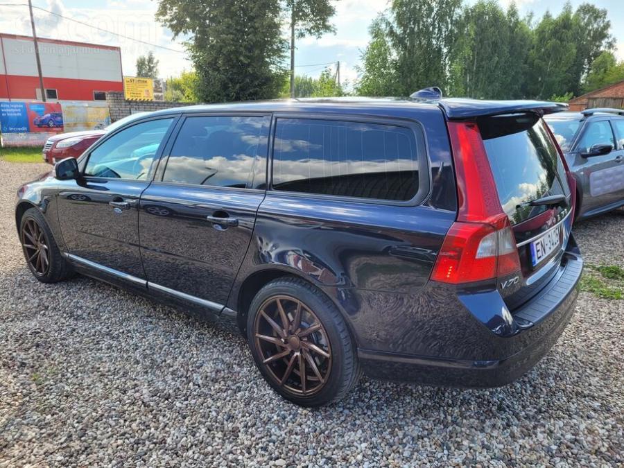 Violet Volvo V70 2007 in Daugavpils, with an engine capacity of 2.40 L and mileage of 389 thousand km for 3650 €, photo 4 on AUTOMOTO.COM.LV
