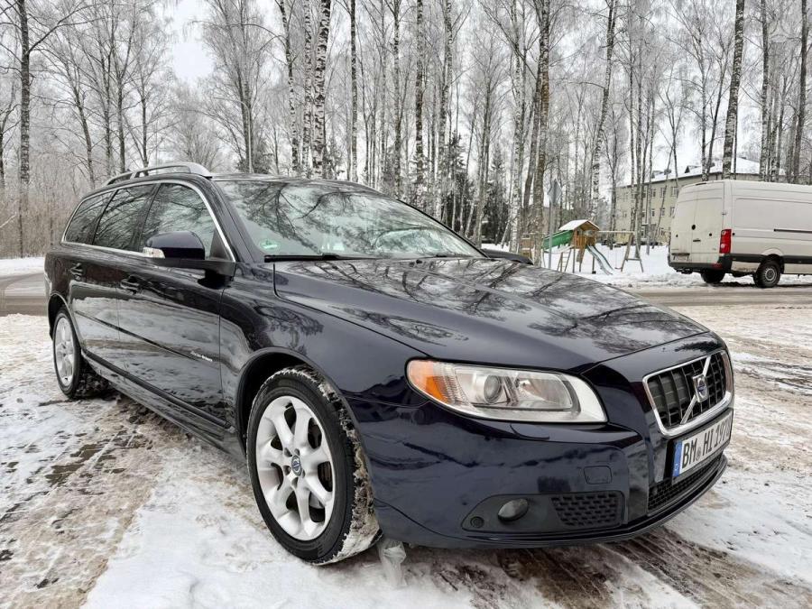 Violet Volvo V70 2008 in Prienai, with an engine capacity of 2.40 L and mileage of 278 thousand km for 4750 €, photo 1 on AUTOMOTO.COM.LV