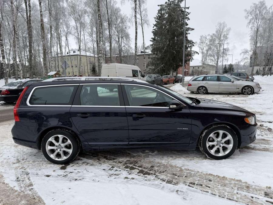 Violet Volvo V70 2008 in Prienai, with an engine capacity of 2.40 L and mileage of 278 thousand km for 4750 €, photo 11 on AUTOMOTO.COM.LV