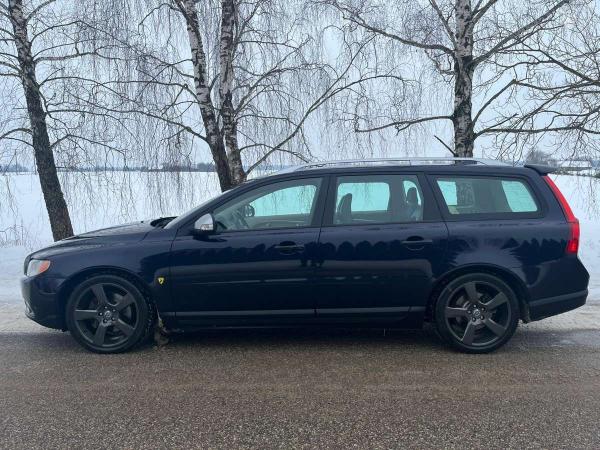 Violets Volvo V70 2008 Prienai, ar dzinēja tilpumu 2.40 L un nobraukumu 286 tūkst. km par 4450 €, foto 2 vietnē AUTOMOTO.COM.LV