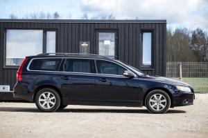 Violet Volvo V70 2010 in Tukums, with an engine capacity of 2.00 L and mileage of 0 thousand km for 6200 €, photo 8 on AUTOMOTO.COM.LV