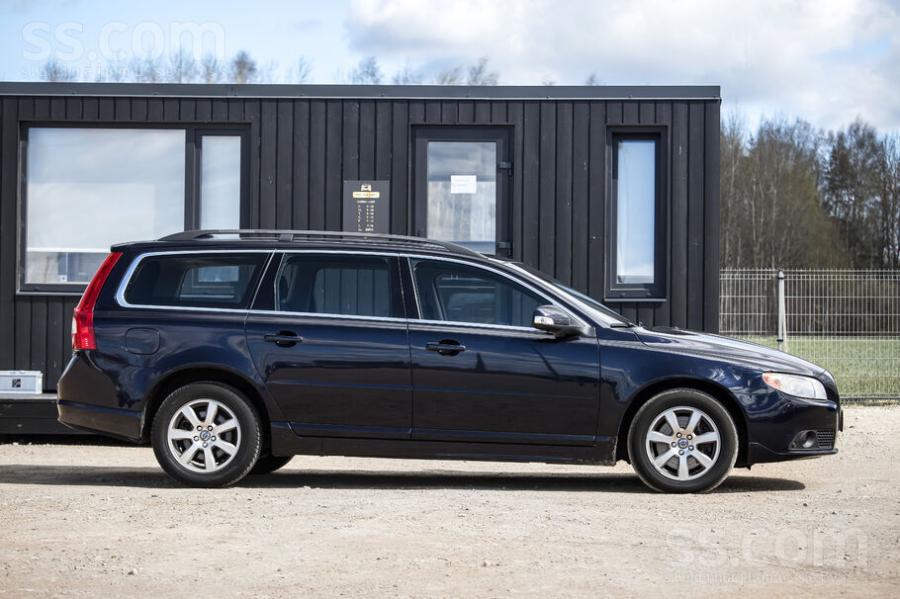 Violet Volvo V70 2010 in Tukums, with an engine capacity of 2.00 L and mileage of 0 thousand km for 6200 €, photo 8 on AUTOMOTO.COM.LV