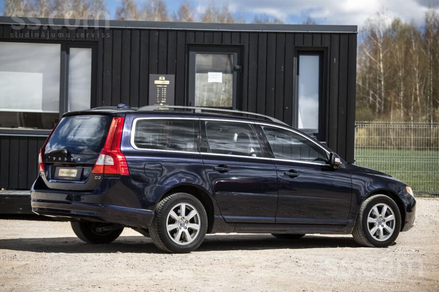 Violet Volvo V70 2010 in Tukums, with an engine capacity of 2.00 L and mileage of 0 thousand km for 6200 €, photo 9 on AUTOMOTO.COM.LV