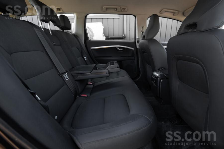 Violet Volvo V70 2010 in Tukums, with an engine capacity of 2.00 L and mileage of 0 thousand km for 6200 €, photo 12 on AUTOMOTO.COM.LV