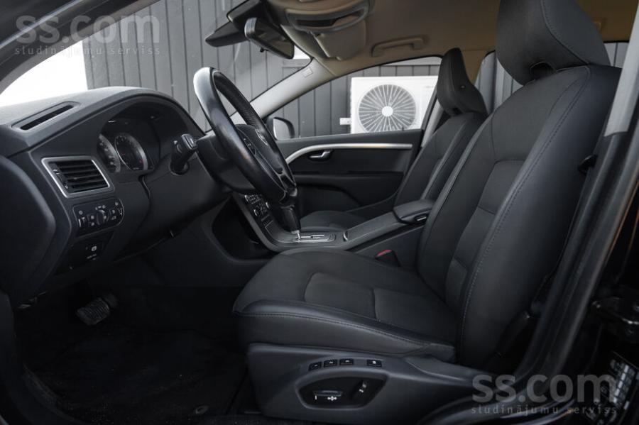 Violet Volvo V70 2010 in Tukums, with an engine capacity of 2.00 L and mileage of 0 thousand km for 6200 €, photo 15 on AUTOMOTO.COM.LV