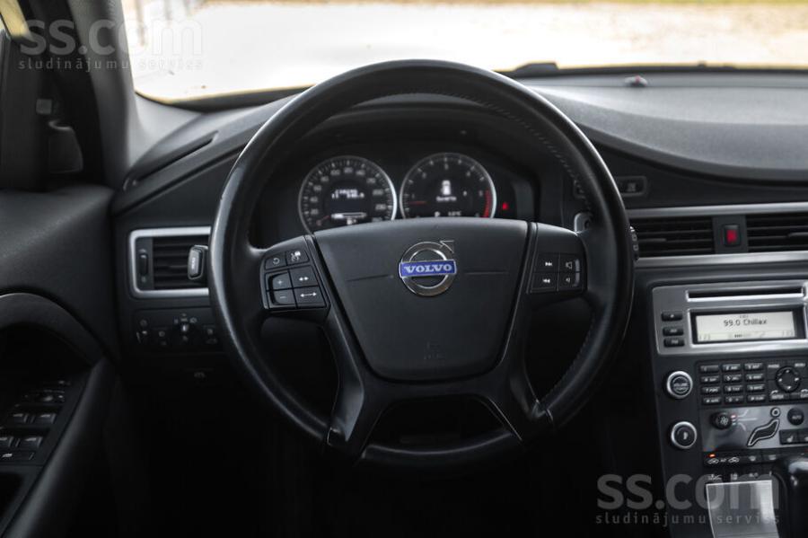 Violet Volvo V70 2010 in Tukums, with an engine capacity of 2.00 L and mileage of 0 thousand km for 6200 €, photo 19 on AUTOMOTO.COM.LV