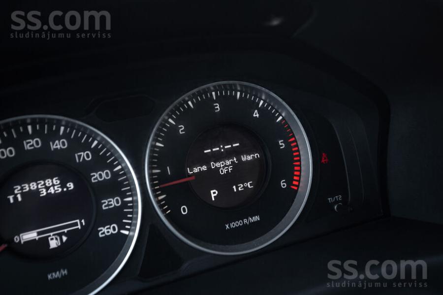 Violet Volvo V70 2010 in Tukums, with an engine capacity of 2.00 L and mileage of 0 thousand km for 6200 €, photo 20 on AUTOMOTO.COM.LV