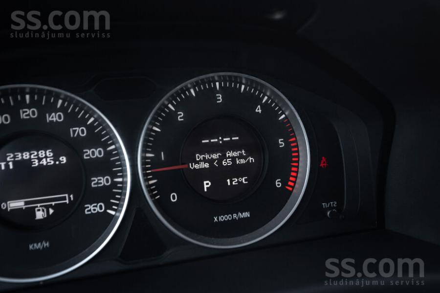 Violet Volvo V70 2010 in Tukums, with an engine capacity of 2.00 L and mileage of 0 thousand km for 6200 €, photo 21 on AUTOMOTO.COM.LV