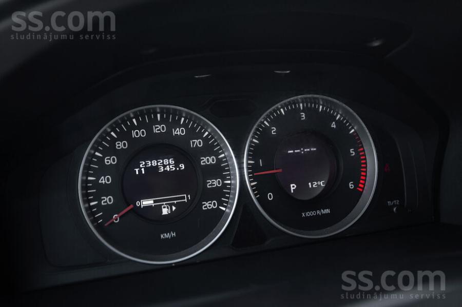 Violet Volvo V70 2010 in Tukums, with an engine capacity of 2.00 L and mileage of 0 thousand km for 6200 €, photo 22 on AUTOMOTO.COM.LV