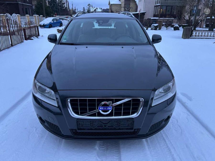 Violet Volvo V70 2011 in Panevezys, with an engine capacity of 1.98 L and mileage of 340 thousand km for 5150 €, photo 2 on AUTOMOTO.COM.LV