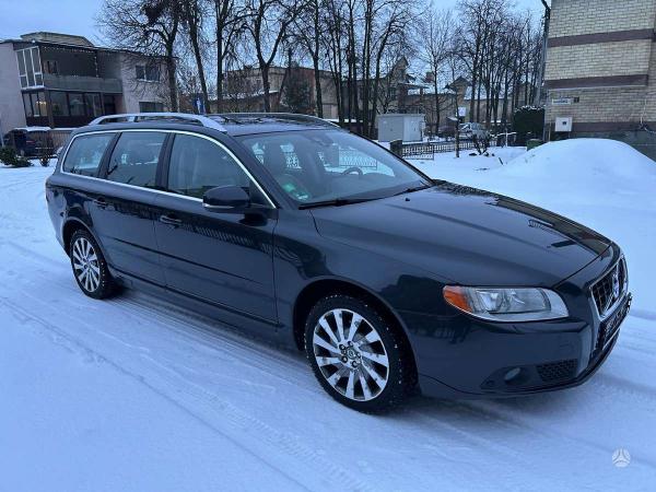 Violet Volvo V70 2011 in Panevezys, with an engine capacity of 1.98 L and mileage of 340 thousand km for 5150 €, photo 3 on AUTOMOTO.COM.LV