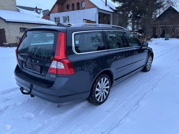 Violet Volvo V70 2011 in Panevezys, with an engine capacity of 1.98 L and mileage of 340 thousand km for 5150 €, photo 4 on AUTOMOTO.COM.LV
