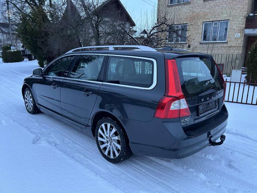 Violet Volvo V70 2011 in Panevezys, with an engine capacity of 1.98 L and mileage of 340 thousand km for 5150 €, photo 6 on AUTOMOTO.COM.LV