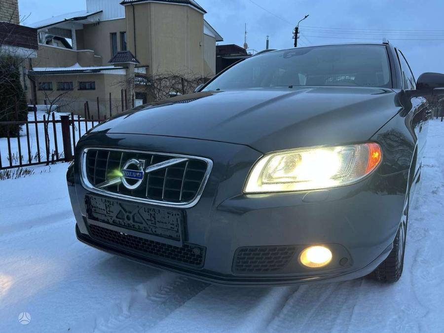 Violet Volvo V70 2011 in Panevezys, with an engine capacity of 1.98 L and mileage of 340 thousand km for 5150 €, photo 9 on AUTOMOTO.COM.LV