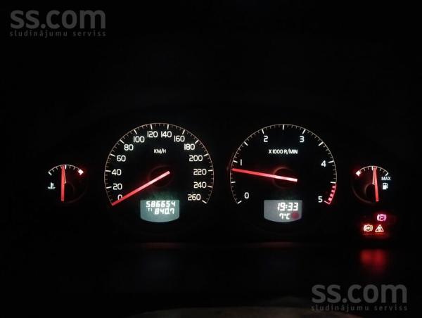 White Volvo V70 2000 in Jekabpils, with an engine capacity of 2.50 L and mileage of 587 thousand km for 1400 €, photo 5 on AUTOMOTO.COM.LV