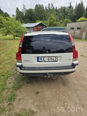 Balts Volvo V70 2001 Liepāja, ar dzinēja tilpumu 2.50 L un nobraukumu 403 tūkst. km par 800 €, foto 3 vietnē AUTOMOTO.COM.LV