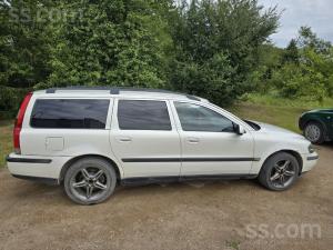 Balts Volvo V70 2001 Liepāja, ar dzinēja tilpumu 2.50 L un nobraukumu 403 tūkst. km par 800 €, foto 4 vietnē AUTOMOTO.COM.LV