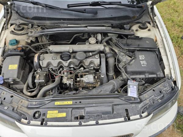Balts Volvo V70 2001 Liepāja, ar dzinēja tilpumu 2.50 L un nobraukumu 403 tūkst. km par 800 €, foto 8 vietnē AUTOMOTO.COM.LV