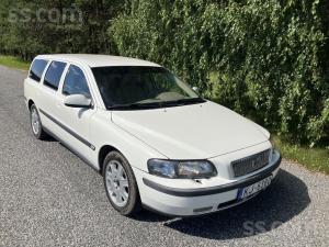Balts Volvo V70 2002 Rīga, ar dzinēja tilpumu 2.30 L un nobraukumu 540 tūkst. km par 2100 €, foto 4 vietnē AUTOMOTO.COM.LV