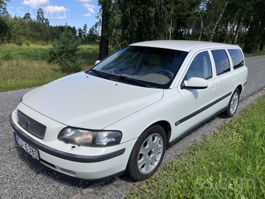 Balts Volvo V70 2002 Rīga, ar dzinēja tilpumu 2.30 L un nobraukumu 540 tūkst. km par 2100 €, foto 5 vietnē AUTOMOTO.COM.LV