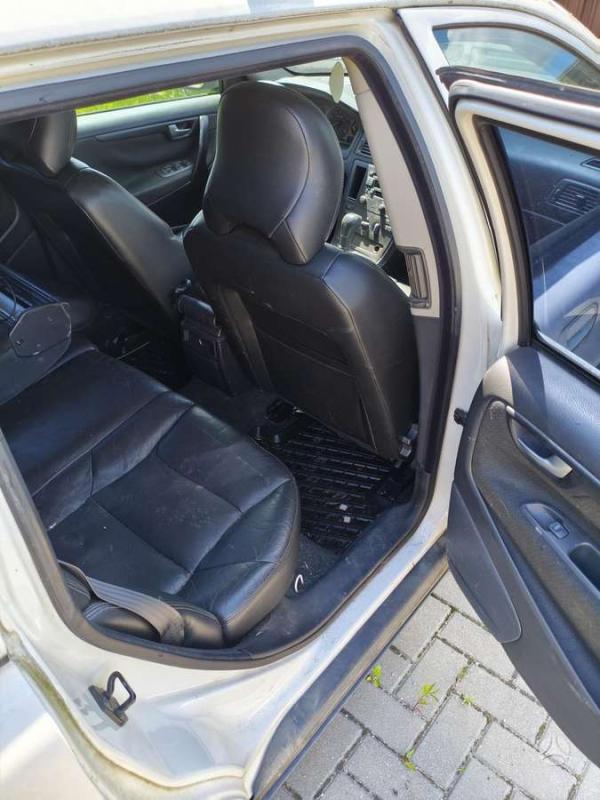 Volvo V70 2002 Viļņa vietnē Balts Volvo V70 2002 Viļņa, ar dzinēja tilpumu 2.44 L un nobraukumu 270 tūkst. km par 600 €, foto 4 vietnē AUTOMOTO.COM.LV