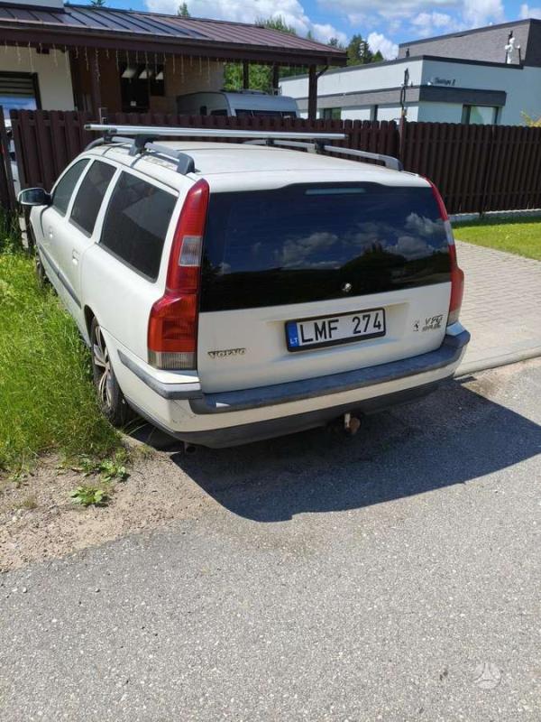 Volvo V70 2002 Viļņa vietnē Balts Volvo V70 2002 Viļņa, ar dzinēja tilpumu 2.44 L un nobraukumu 270 tūkst. km par 600 €, foto 5 vietnē AUTOMOTO.COM.LV