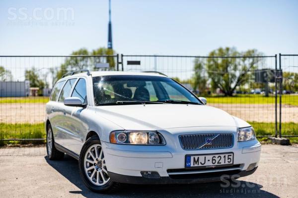 White Volvo V70 2006 in Riga, with an engine capacity of 2.40 L and mileage of 273 thousand km for 1250 €, photo 2 on AUTOMOTO.COM.LV