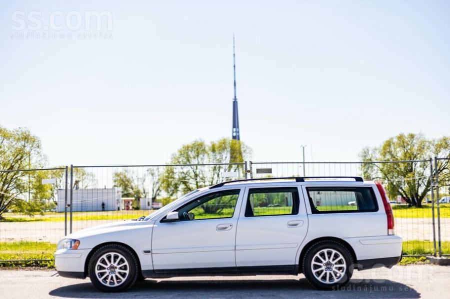 White Volvo V70 2006 in Riga, with an engine capacity of 2.40 L and mileage of 273 thousand km for 3650 €, photo 5 on AUTOMOTO.COM.LV