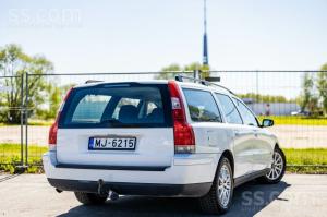 White Volvo V70 2006 in Riga, with an engine capacity of 2.40 L and mileage of 273 thousand km for 3650 €, photo 6 on AUTOMOTO.COM.LV