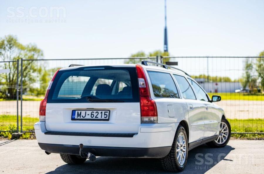 White Volvo V70 2006 in Riga, with an engine capacity of 2.40 L and mileage of 273 thousand km for 3650 €, photo 6 on AUTOMOTO.COM.LV