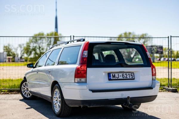 White Volvo V70 2006 in Riga, with an engine capacity of 2.40 L and mileage of 273 thousand km for 1250 €, photo 7 on AUTOMOTO.COM.LV