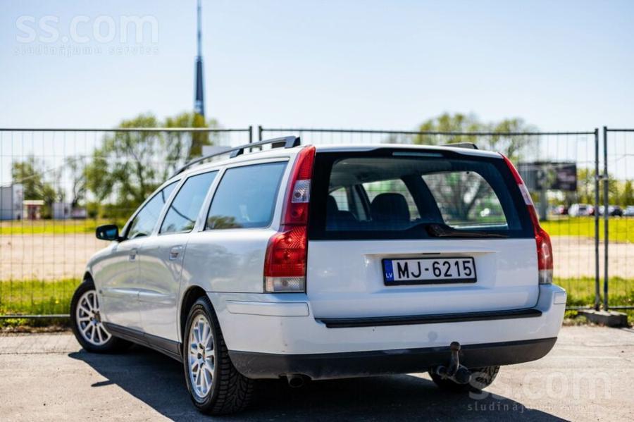 White Volvo V70 2006 in Riga, with an engine capacity of 2.40 L and mileage of 273 thousand km for 3650 €, photo 7 on AUTOMOTO.COM.LV