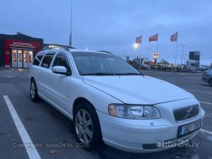 Balts Volvo V70 2006 Tallina, ar dzinēja tilpumu 2.40 L un nobraukumu 349 tūkst. km par 2400 €, foto  vietnē AUTOMOTO.COM.LV