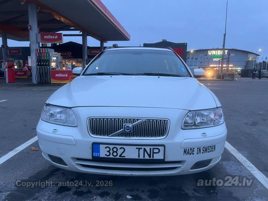 White Volvo V70 2006 in Tallinn, with an engine capacity of 2.40 L and mileage of 349 thousand km for 2400 €, photo 2 on AUTOMOTO.COM.LV