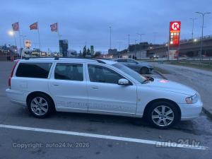 White Volvo V70 2006 in Tallinn, with an engine capacity of 2.40 L and mileage of 349 thousand km for 2400 €, photo 3 on AUTOMOTO.COM.LV