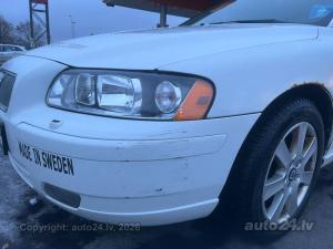 White Volvo V70 2006 in Tallinn, with an engine capacity of 2.40 L and mileage of 349 thousand km for 2400 €, photo 11 on AUTOMOTO.COM.LV