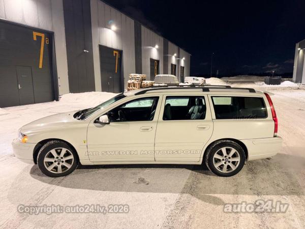 White Volvo V70 2006 in Tallinn, with an engine capacity of 2.40 L and mileage of 349 thousand km for 2499 €, photo 2 on AUTOMOTO.COM.LV