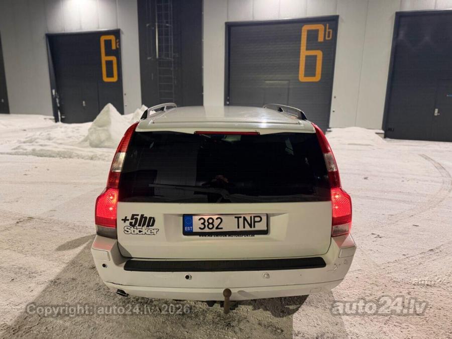 Balts Volvo V70 2006 Tallina, ar dzinēja tilpumu 2.40 L un nobraukumu 349 tūkst. km par 2499 €, foto 4 vietnē AUTOMOTO.COM.LV