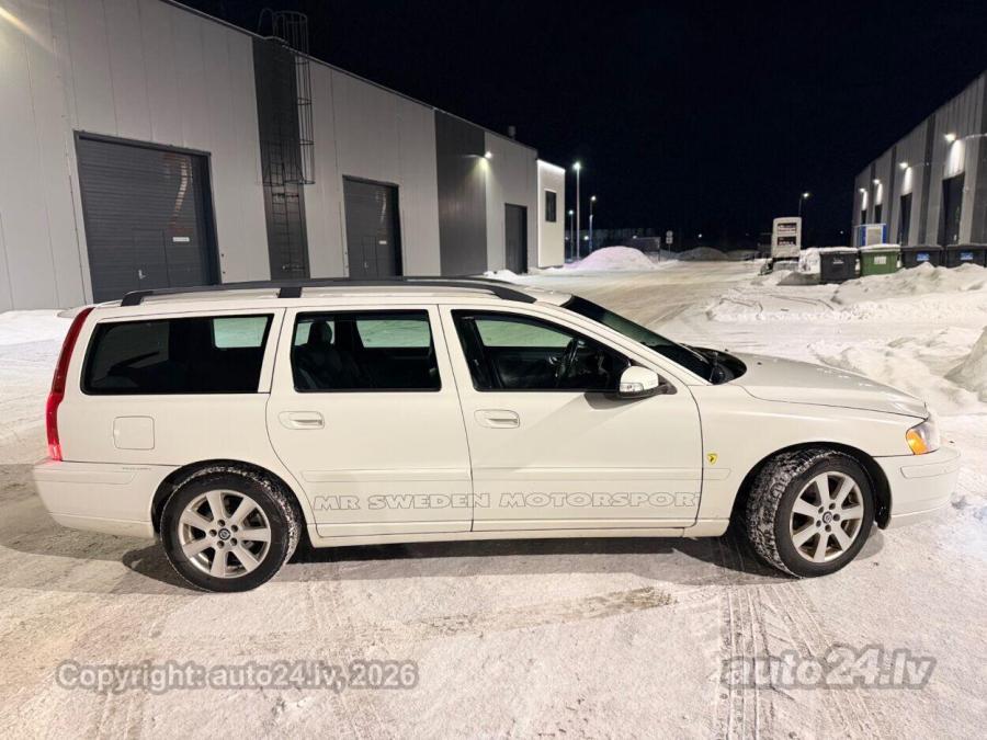 Balts Volvo V70 2006 Tallina, ar dzinēja tilpumu 2.40 L un nobraukumu 349 tūkst. km par 2499 €, foto 6 vietnē AUTOMOTO.COM.LV