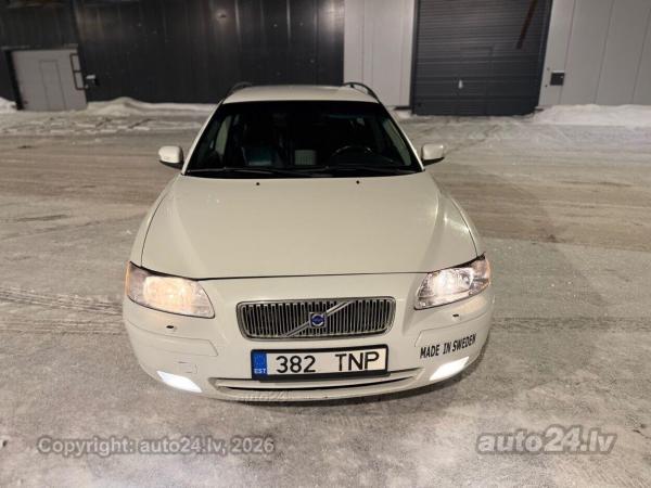 White Volvo V70 2006 in Tallinn, with an engine capacity of 2.40 L and mileage of 349 thousand km for 2499 €, photo 8 on AUTOMOTO.COM.LV