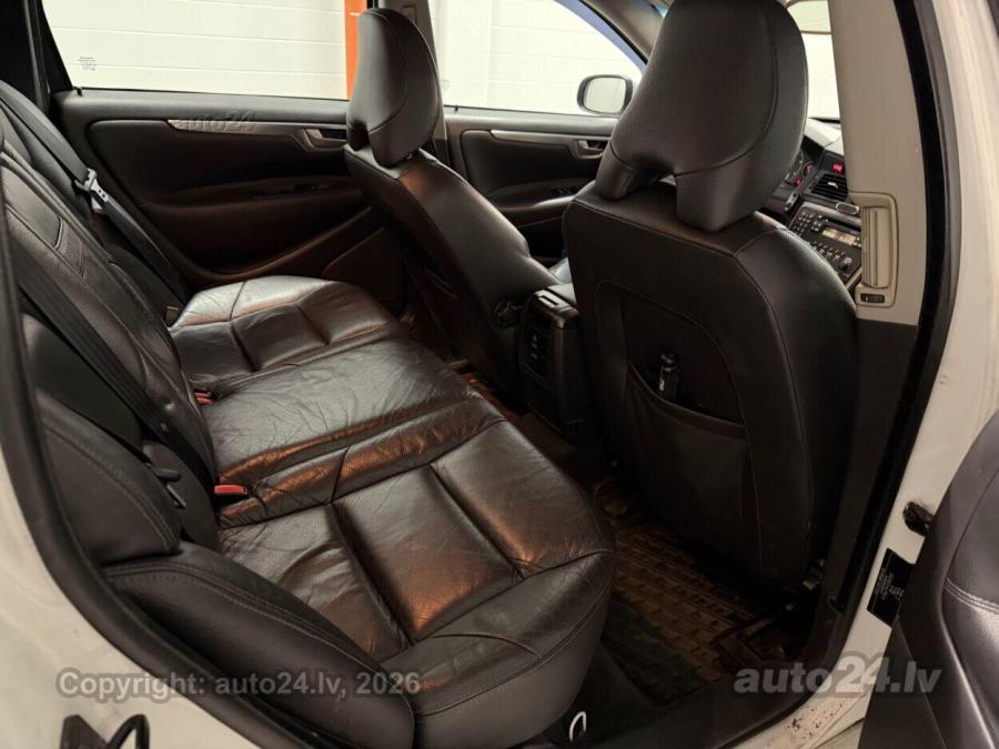 Balts Volvo V70 2006 Tallina, ar dzinēja tilpumu 2.40 L un nobraukumu 349 tūkst. km par 2499 €, foto 11 vietnē AUTOMOTO.COM.LV
