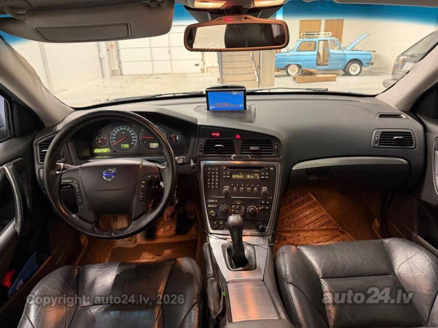 Balts Volvo V70 2006 Tallina, ar dzinēja tilpumu 2.40 L un nobraukumu 349 tūkst. km par 2499 €, foto 16 vietnē AUTOMOTO.COM.LV