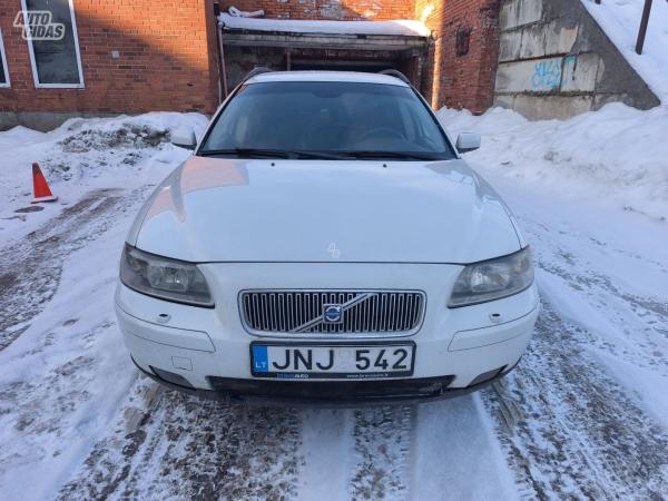 Balts Volvo V70 2006 Viļņa, ar dzinēja tilpumu 2.50 L un nobraukumu 260 tūkst. km par 920 €, foto 3 vietnē AUTOMOTO.COM.LV