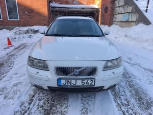 White Volvo V70 2006 in Vilnius, with an engine capacity of 2.50 L and mileage of 260 thousand km for 899 €, photo 2 on AUTOMOTO.COM.LV