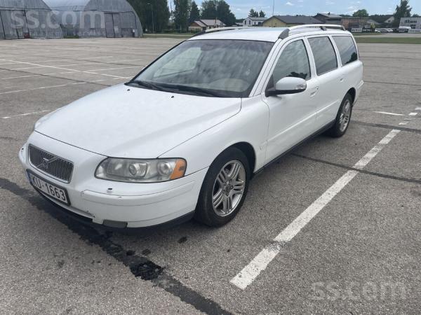White Volvo V70 2006 in Riga, with an engine capacity of 2.40 L and mileage of 436 thousand km for 1450 €, photo 2 on AUTOMOTO.COM.LV