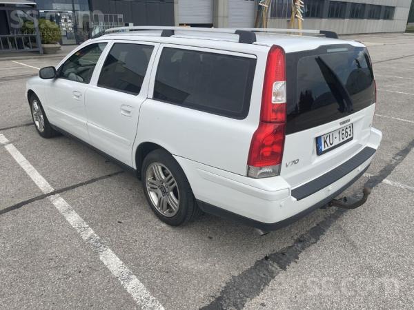 White Volvo V70 2006 in Riga, with an engine capacity of 2.40 L and mileage of 436 thousand km for 1450 €, photo 3 on AUTOMOTO.COM.LV