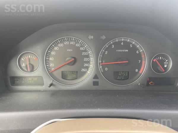 White Volvo V70 2006 in Riga, with an engine capacity of 2.40 L and mileage of 436 thousand km for 1450 €, photo 5 on AUTOMOTO.COM.LV