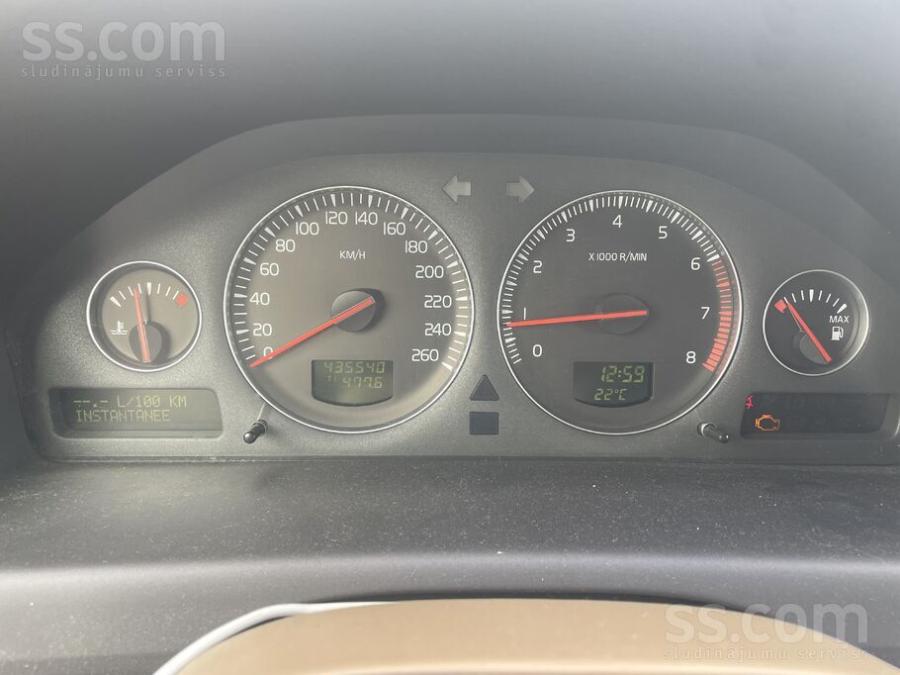 Balts Volvo V70 2006 Rīga, ar dzinēja tilpumu 2.40 L un nobraukumu 436 tūkst. km par 1450 €, foto 6 vietnē AUTOMOTO.COM.LV